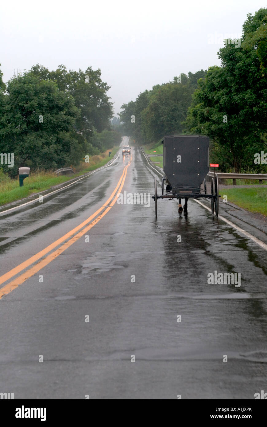 Amish buggy on highway Stock Photo - Alamy