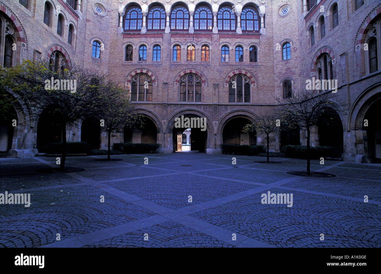 Wien arsenal heeresgeschichtliches museum vienna hi-res stock ...