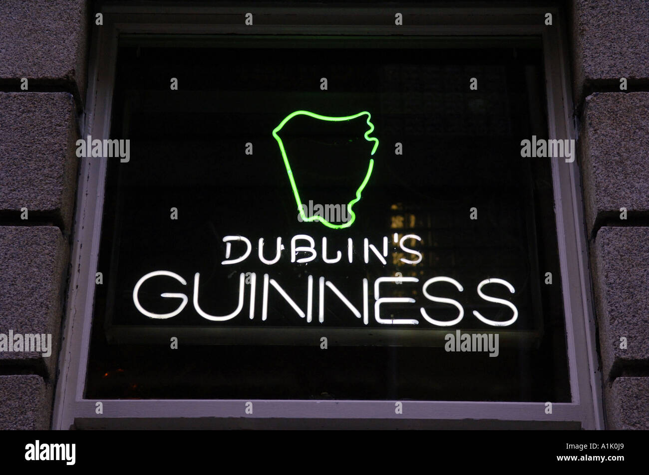 guinness sign neon blakc green white temple bar dublin 2 bar temple bar ...