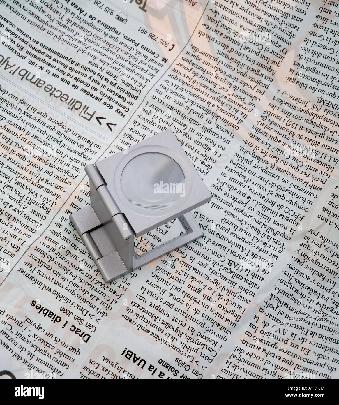 square shot lupe on white depth of field Magnifier Stock Photo - Alamy