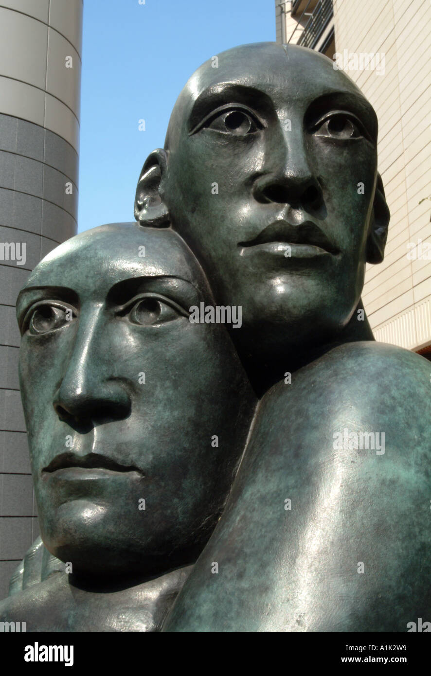 Jon Buck's Family Statue in Sheldon Square in the Paddington Basin ...
