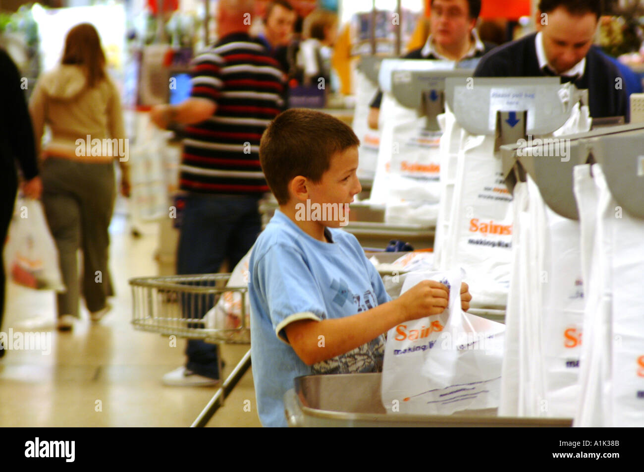 Bag pack supermarket uk hi-res stock photography and images - Alamy