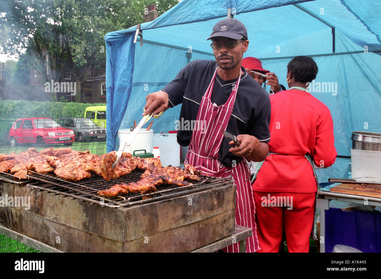 Barbeque in park london hi-res stock photography and images - Alamy