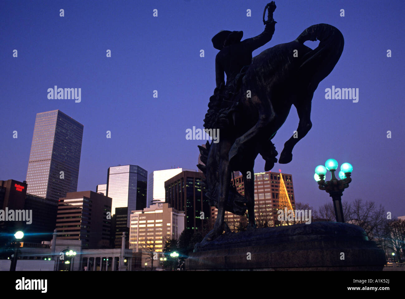 Bronco cowboy statue hi-res stock photography and images - Alamy