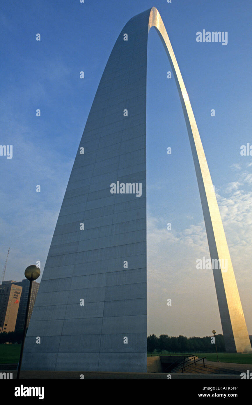 The Gateway Arch in St. Louis symbolizes the entry to the west and ...