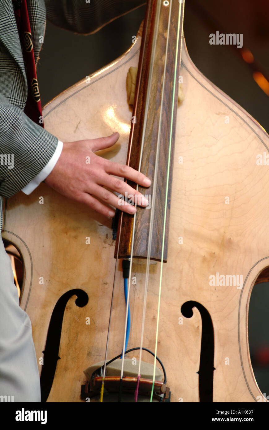 Musical instrument performance hi-res stock photography and images - Alamy