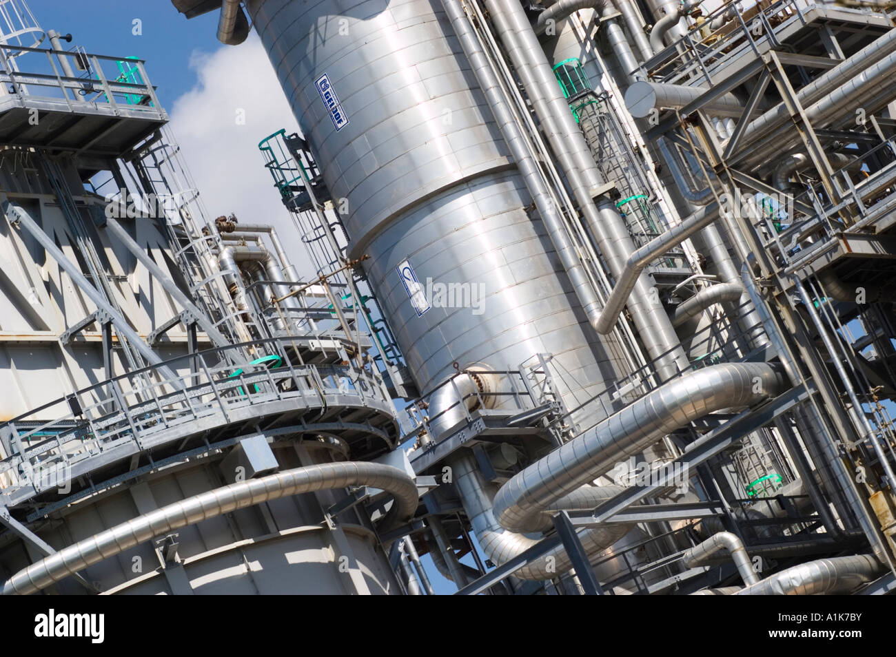 Oil Refinery Pembroke Wales Stock Photo - Alamy