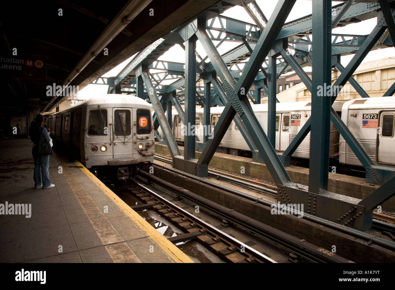 Train smith 9th street brooklyn hi-res stock photography and images - Alamy