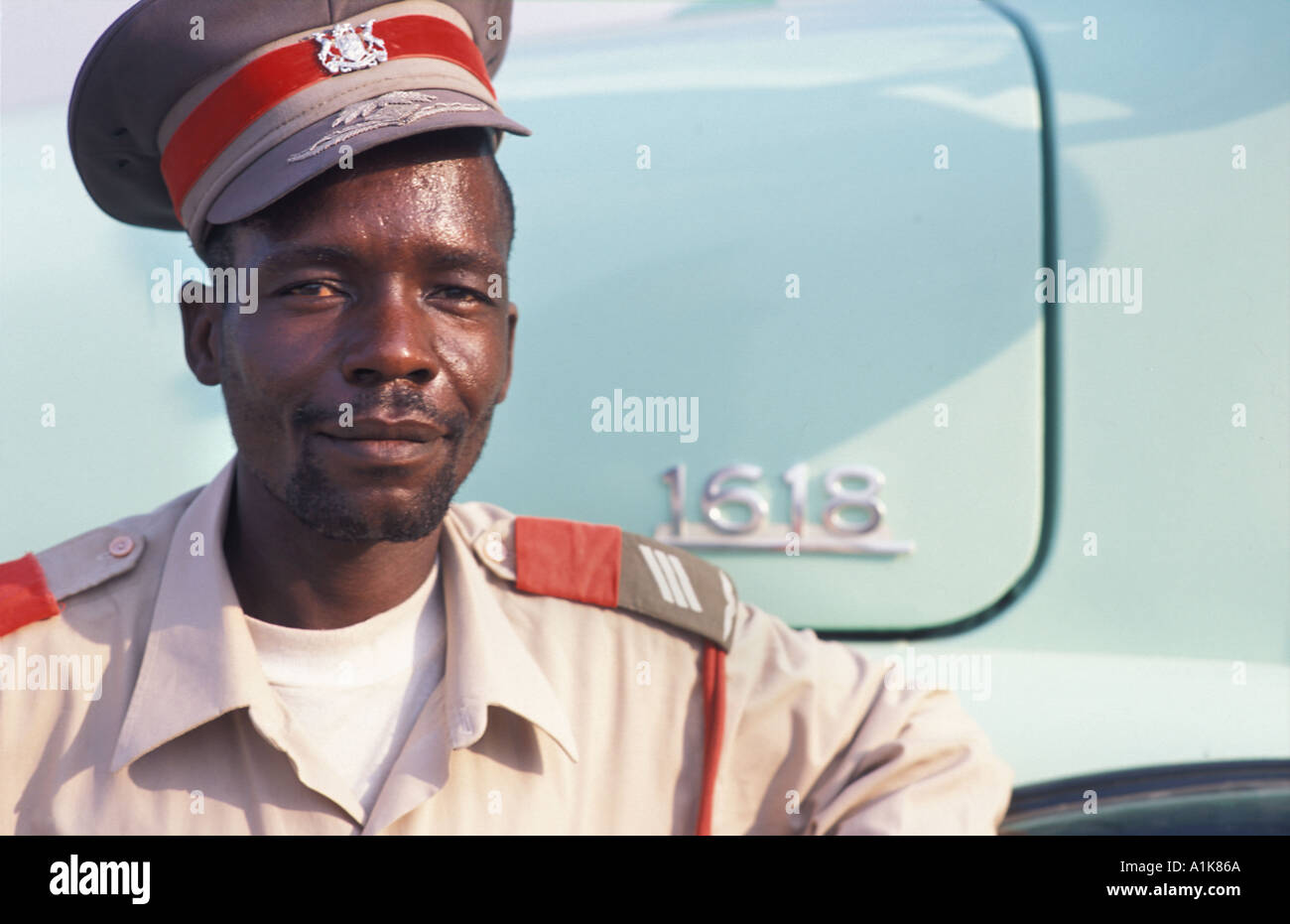 Paramilitary uniform hi-res stock photography and images - Alamy