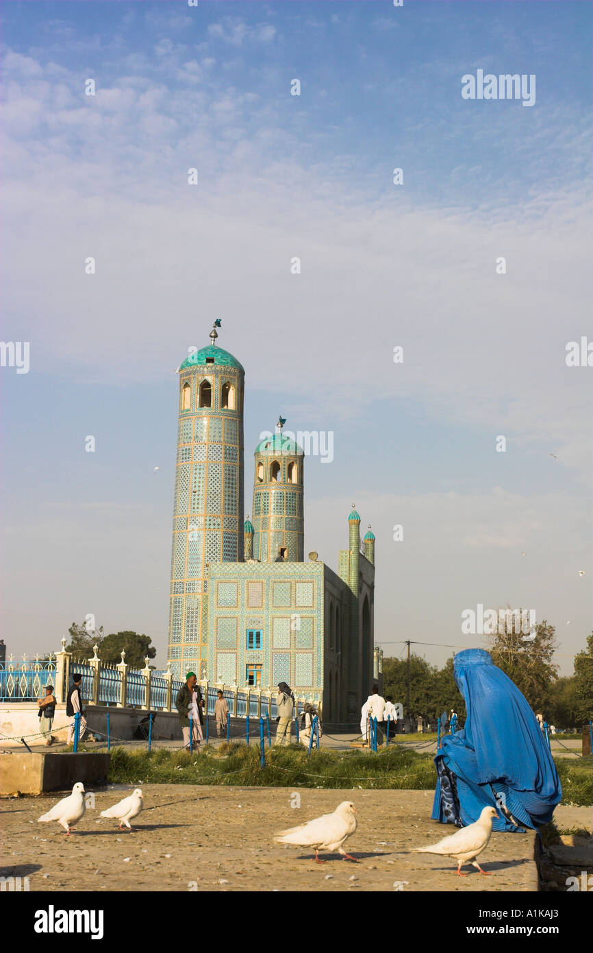 Famous white pigeon in minaret hi-res stock photography and images - Alamy