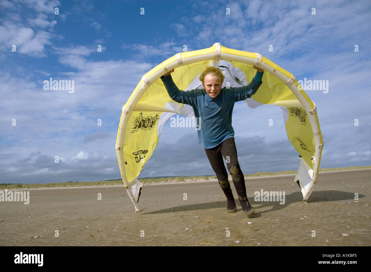 Boy running down the beach hi-res stock photography and images - Alamy