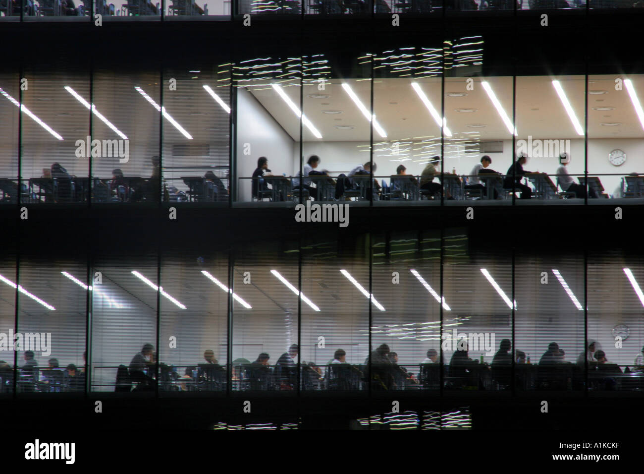 Japanese students japan studying hi-res stock photography and images ...