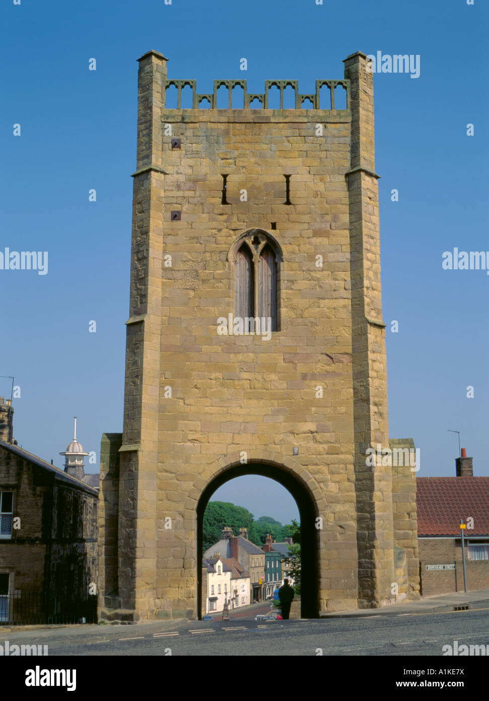 Pottergate tower an ancient gate into the town of hi-res stock ...