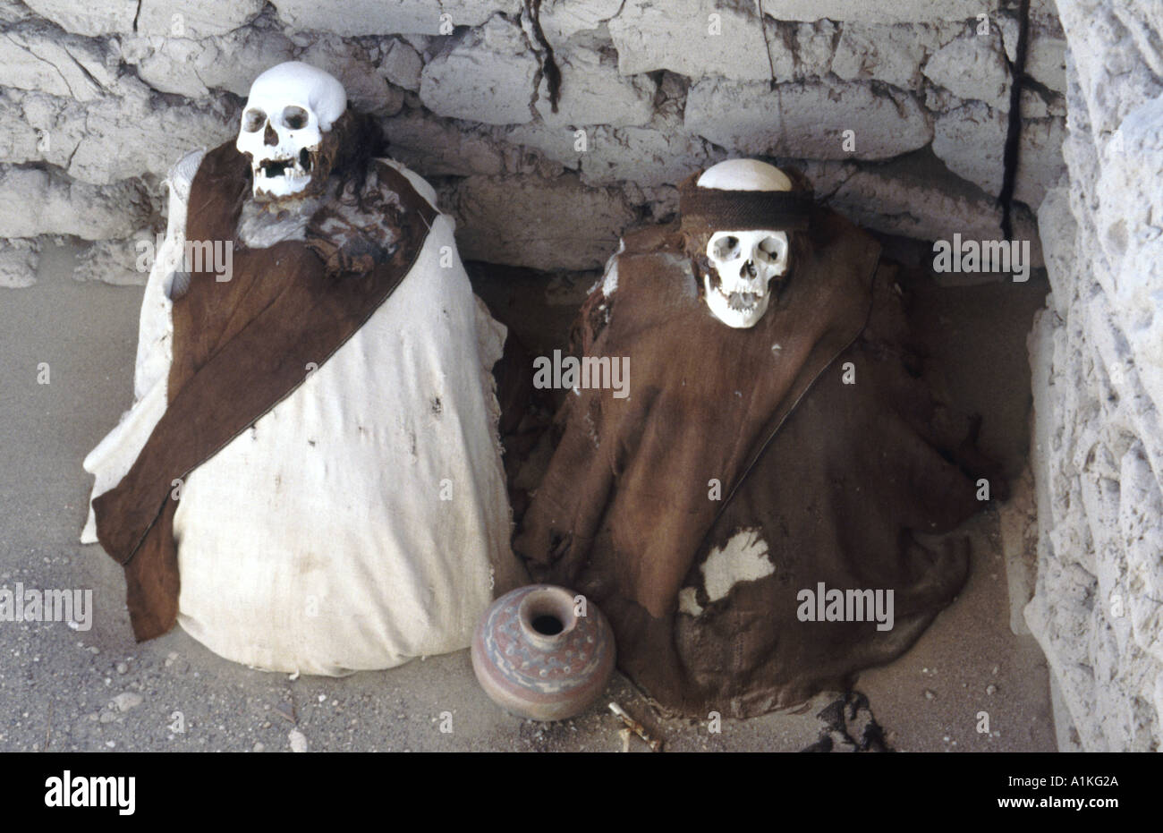 Mummified human remains at Chauchilla cemetery in Nazca Peru Stock ...