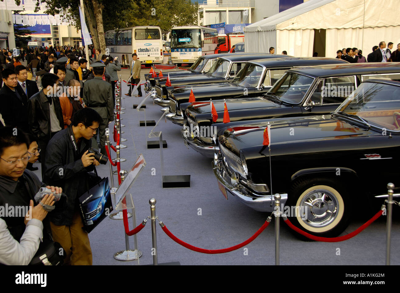 FAW Hongqi(Red Flag) old sedans at the 2006 International Automotive ...