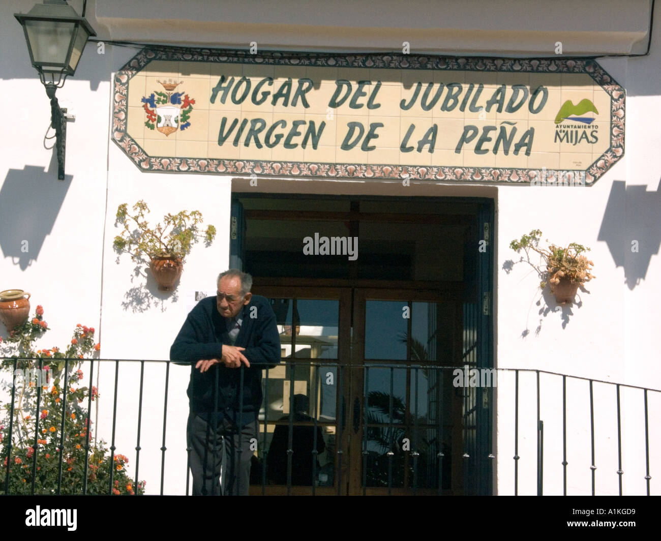 Old man leaning railings hi-res stock photography and images - Alamy
