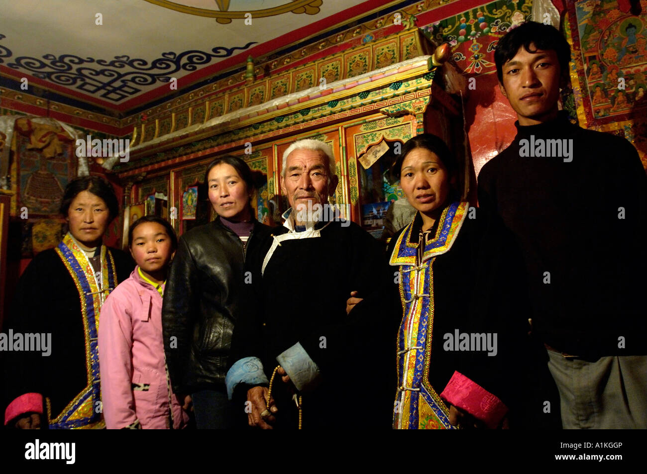 A Tibetan family. OCT 2006 Stock Photo - Alamy