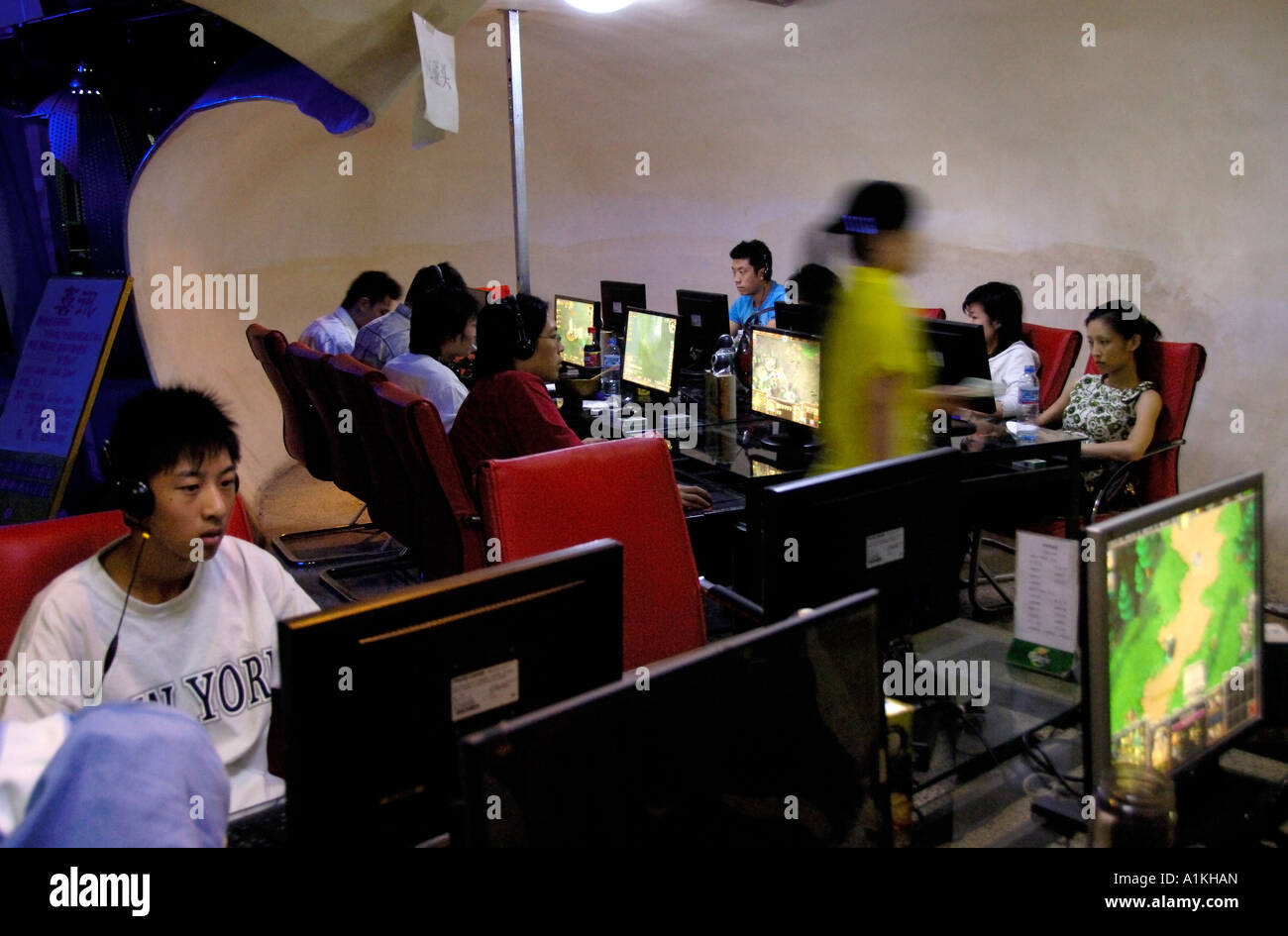 China-Upscale Internet Cafe 07 Oct 2006 Stock Photo - Alamy