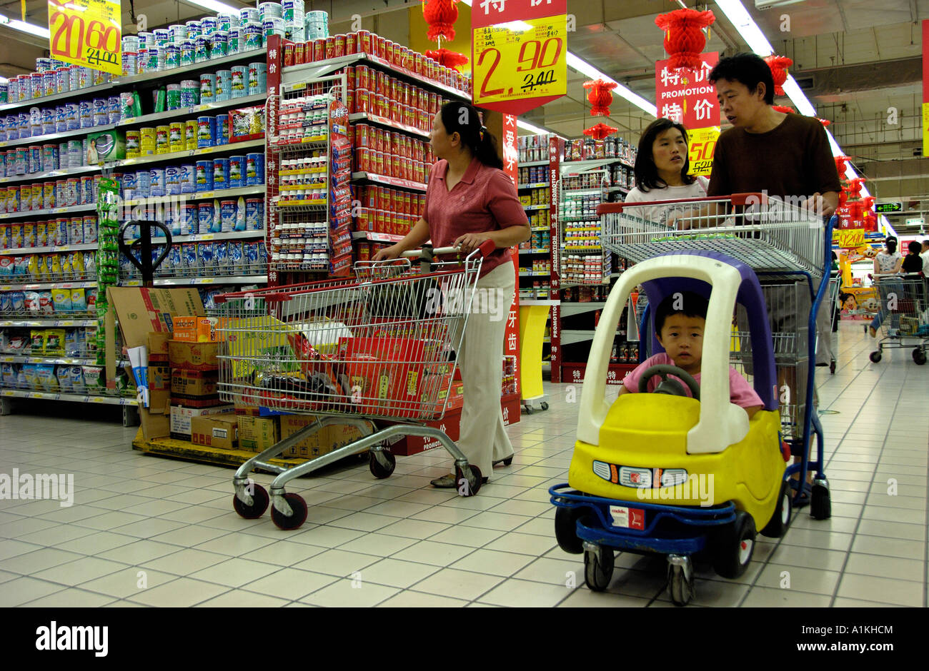 Carrefour store shelves hi-res stock photography and images - Alamy