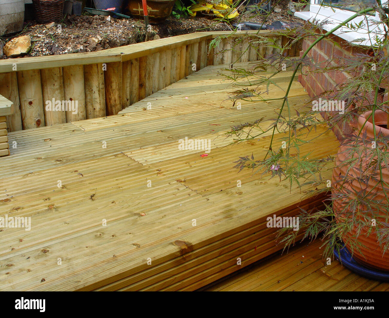 Decking garden hi-res stock photography and images - Alamy