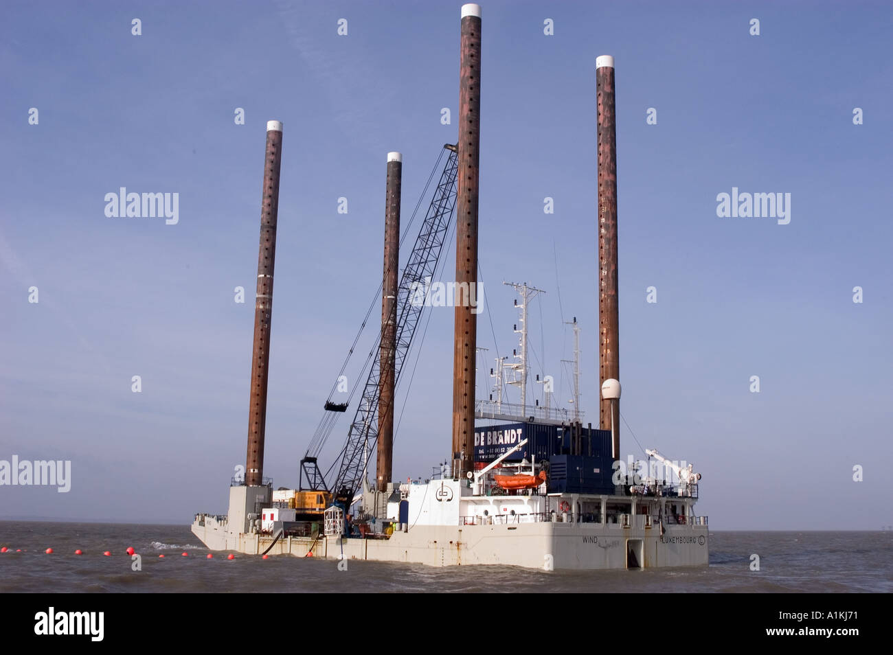 cabling barge The Wind Laying Cables for Windfarm on the Kentish Flats ...
