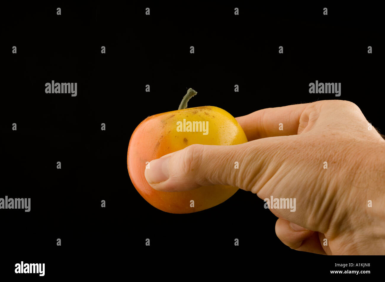 hand holding an apple Stock Photo - Alamy