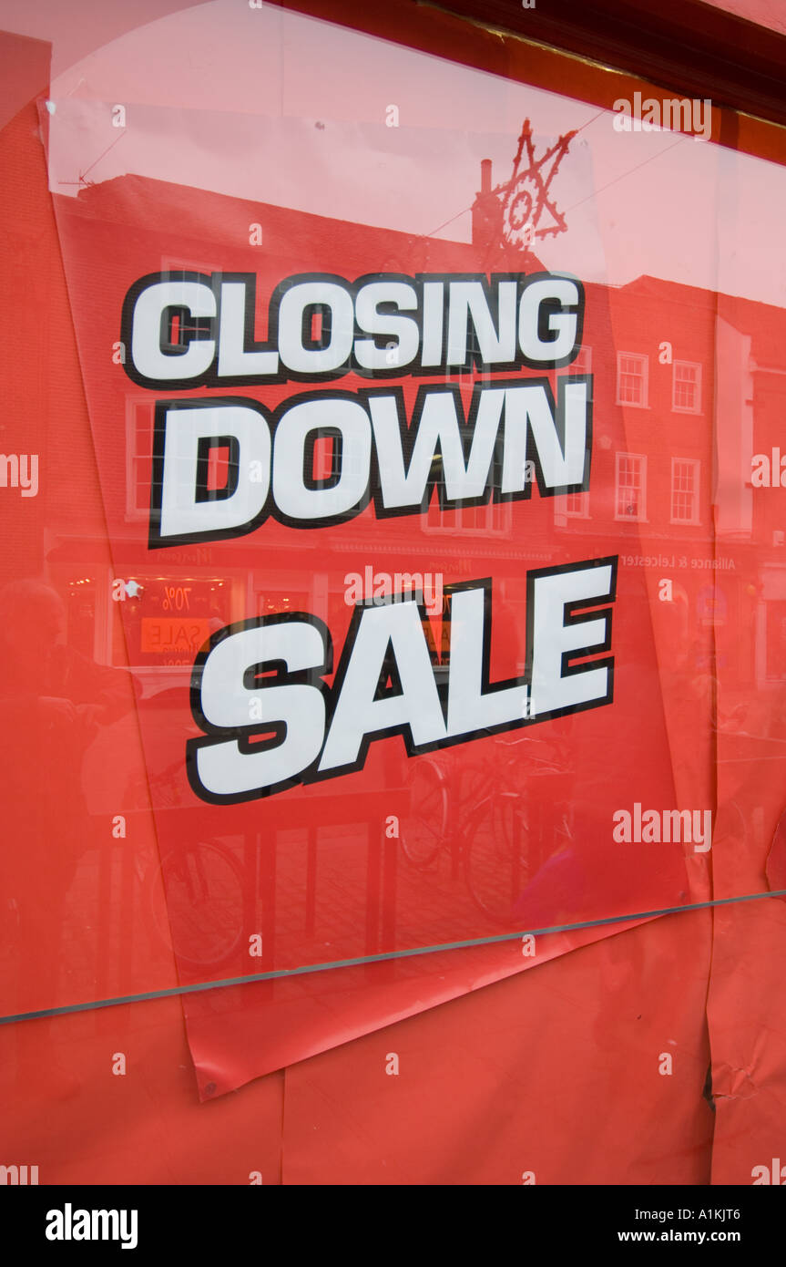 Closing down offers hi-res stock photography and images - Alamy