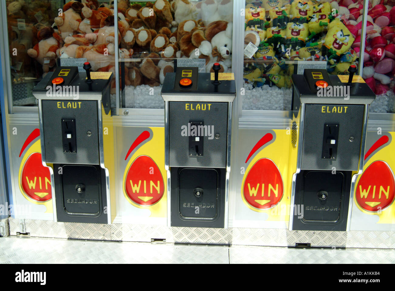 Fairground grabber machine hi-res stock photography and images - Alamy