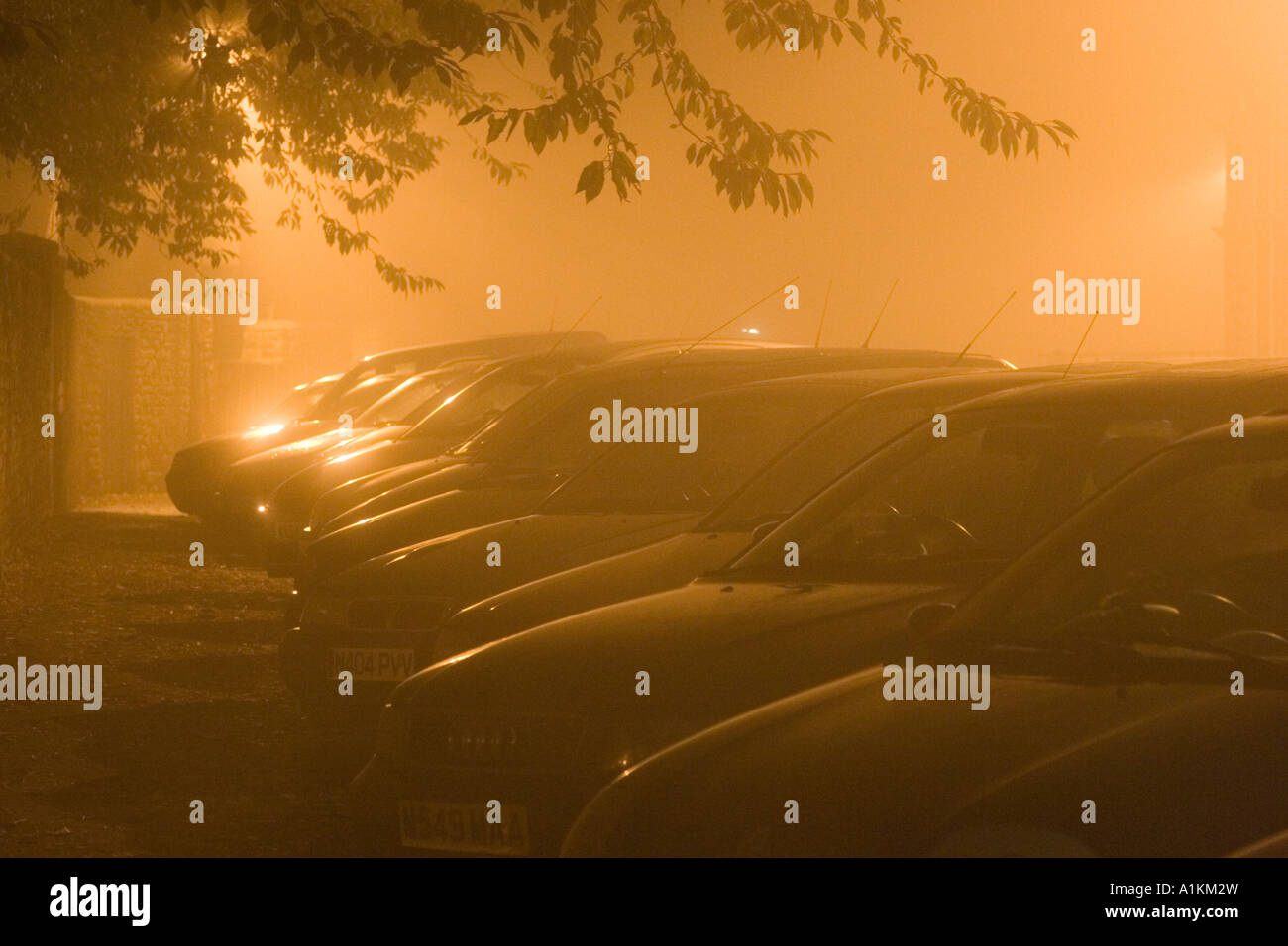 Car parked under street light hi-res stock photography and images - Alamy