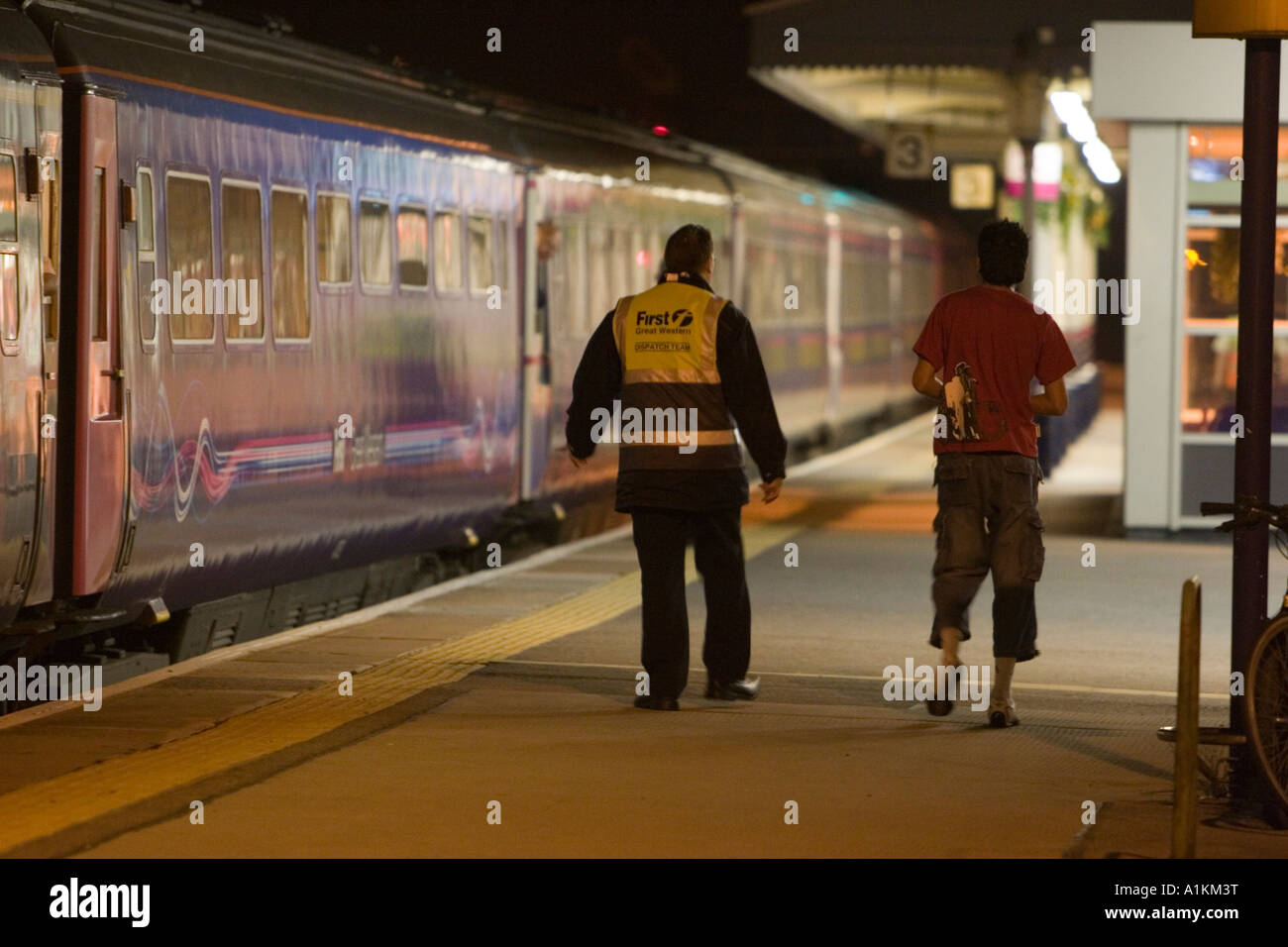 The platform at Swindon station Stock Photo - Alamy