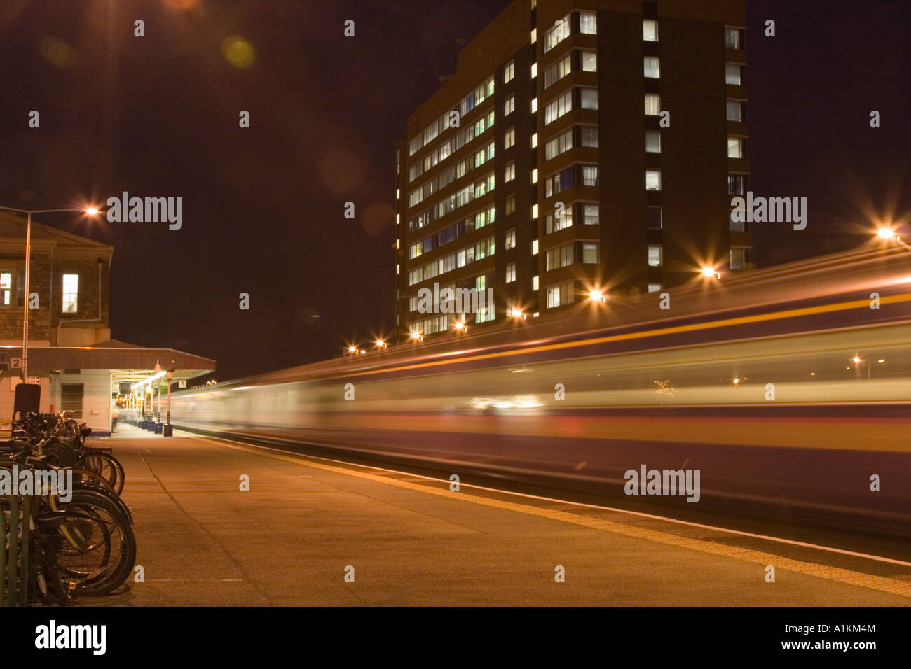 The platform at Swindon station Stock Photo - Alamy
