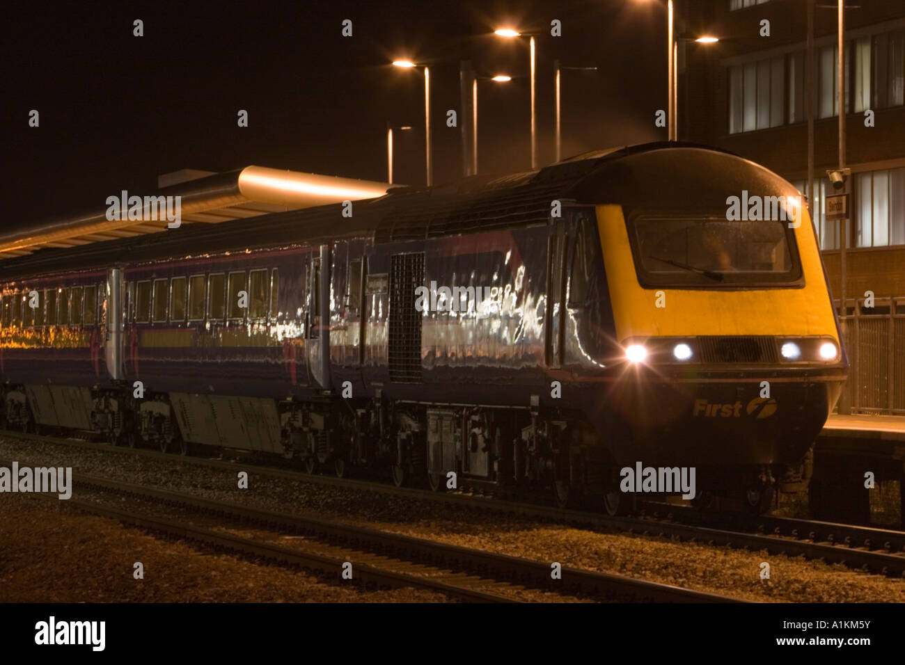 The platform at Swindon station Stock Photo - Alamy