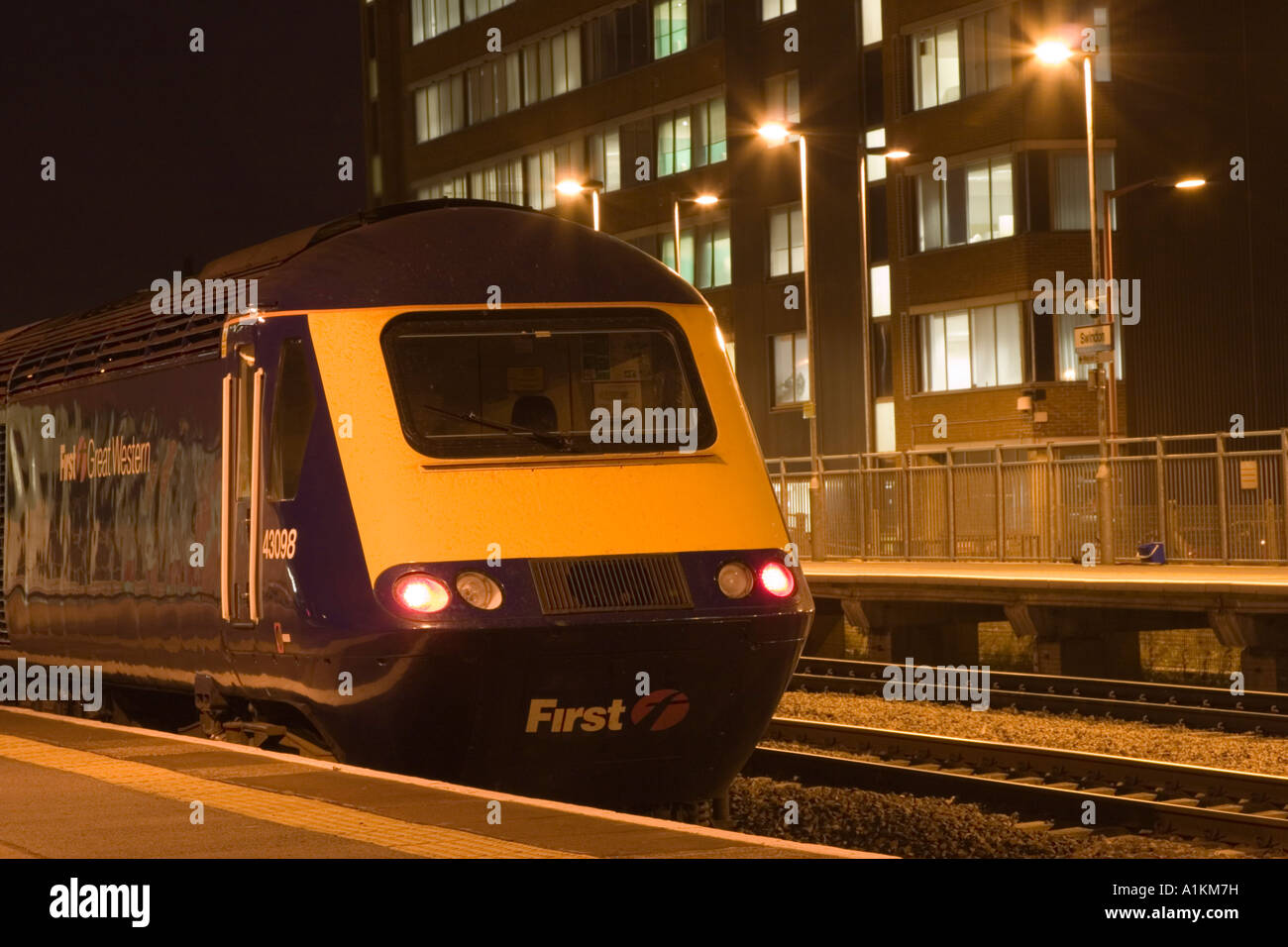The platform at Swindon station Stock Photo - Alamy