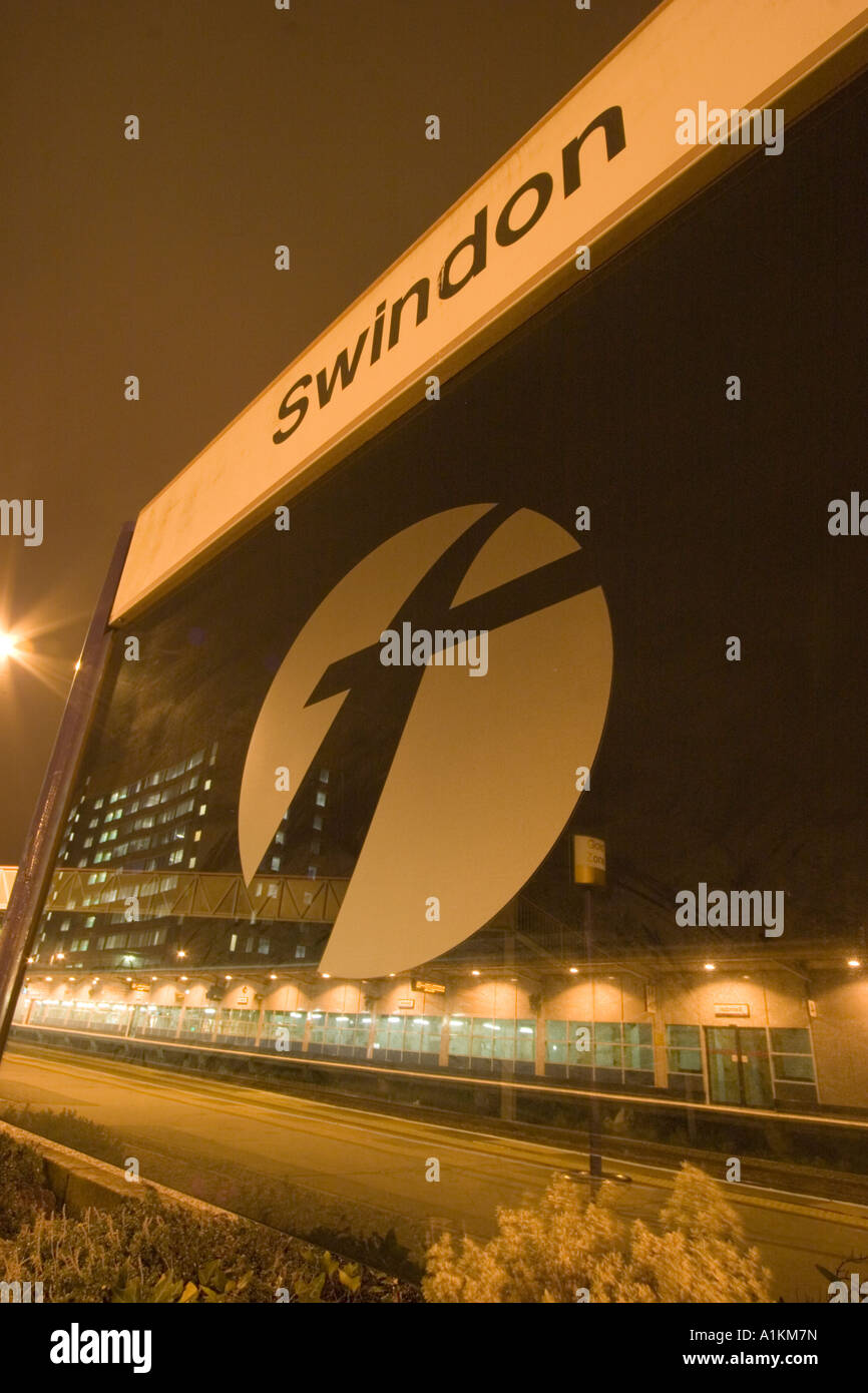 Swindon Station Sign High Resolution Stock Photography and Images - Alamy