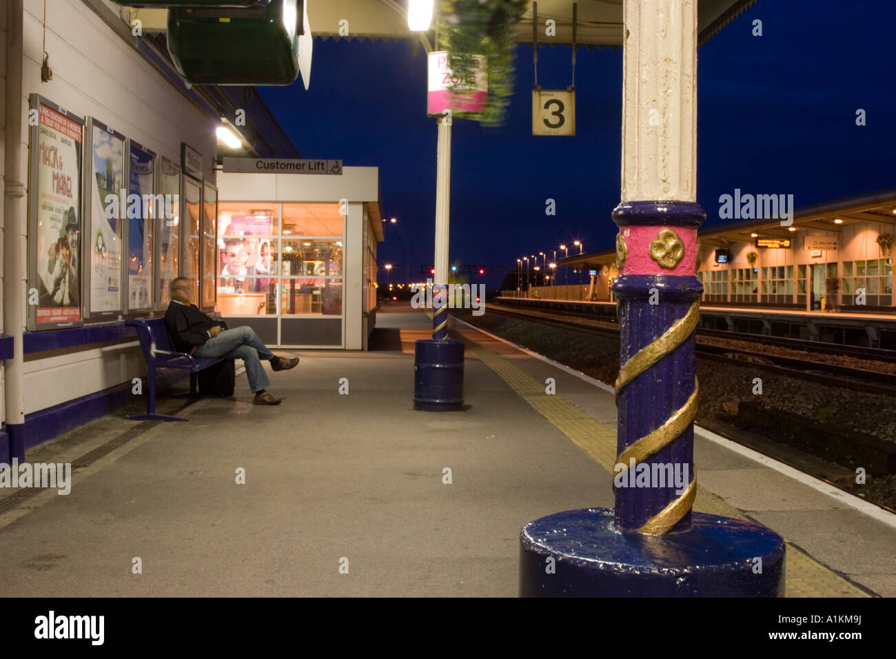 Swindon old railway station hi-res stock photography and images - Alamy