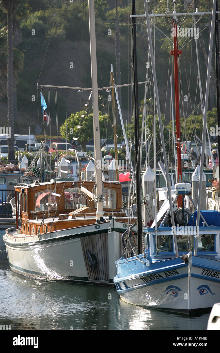 Boats harbour ships sail sailing santa barbara hi-res stock photography and images - Alamy