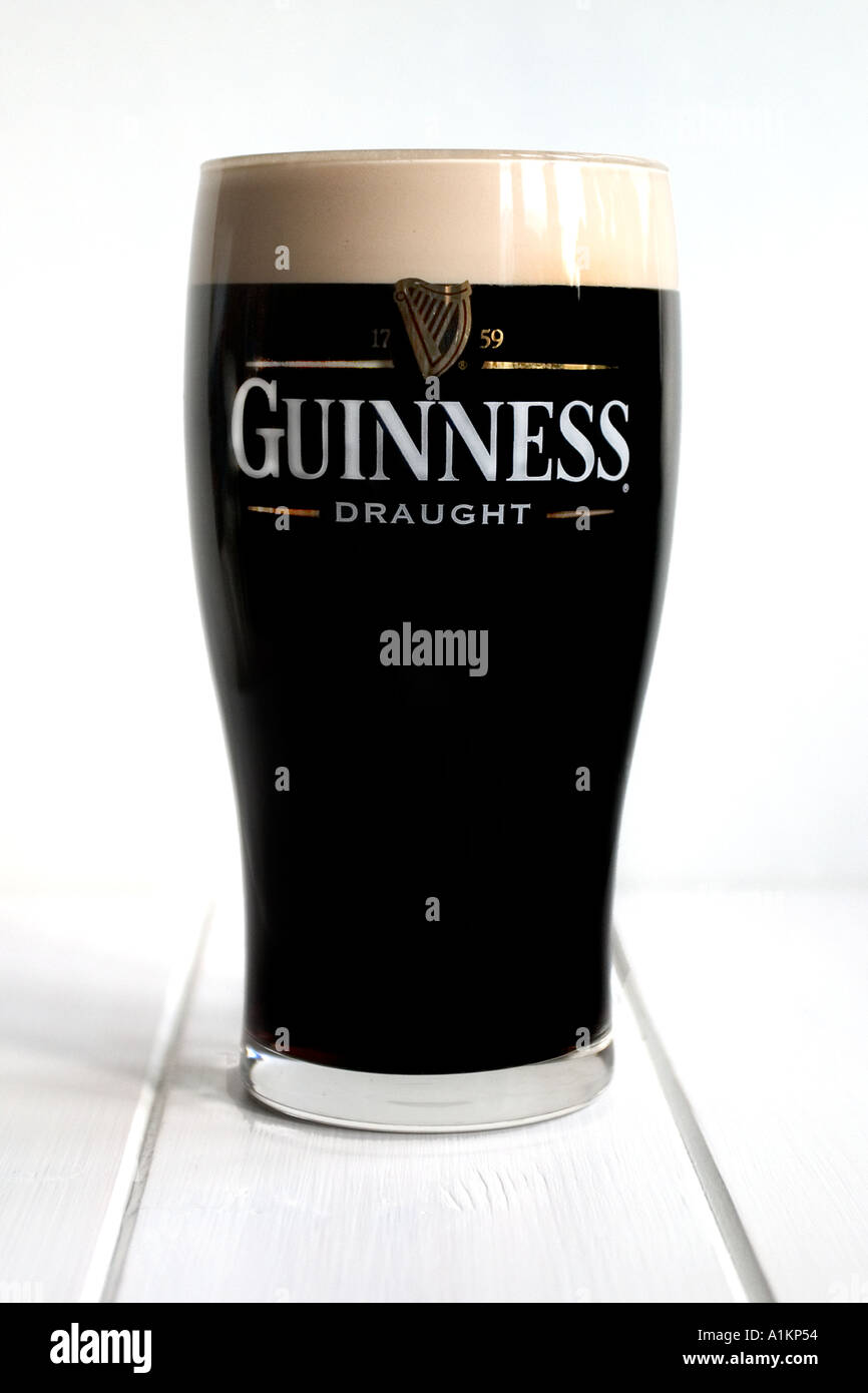 Guinness alcohol beverage beverages drinks beer pint Stock Photo - Alamy
