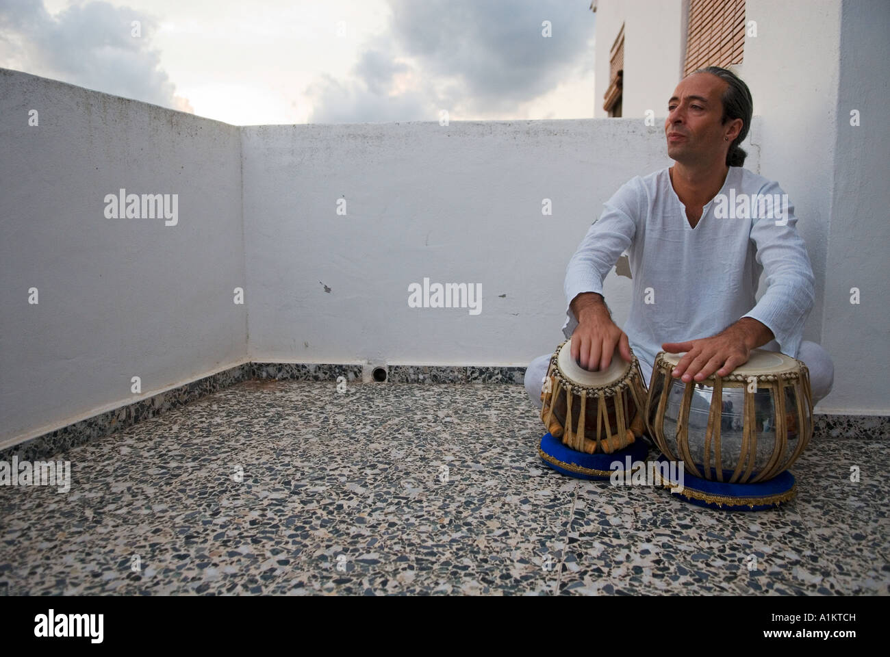 musician plays tabla drums Stock Photo - Alamy
