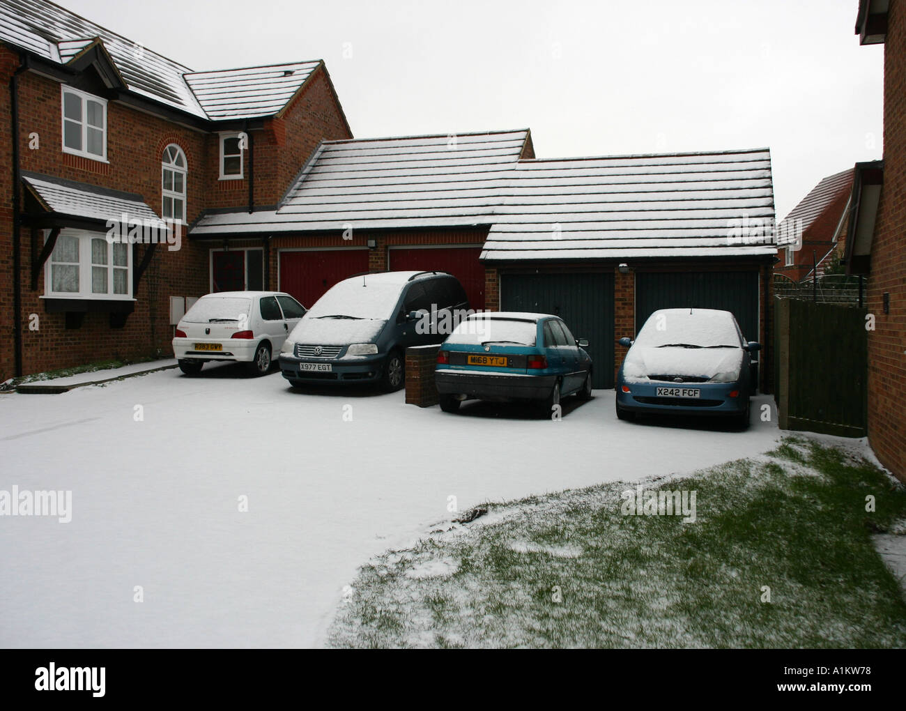 Snow outside Suburban House Stock Photo - Alamy