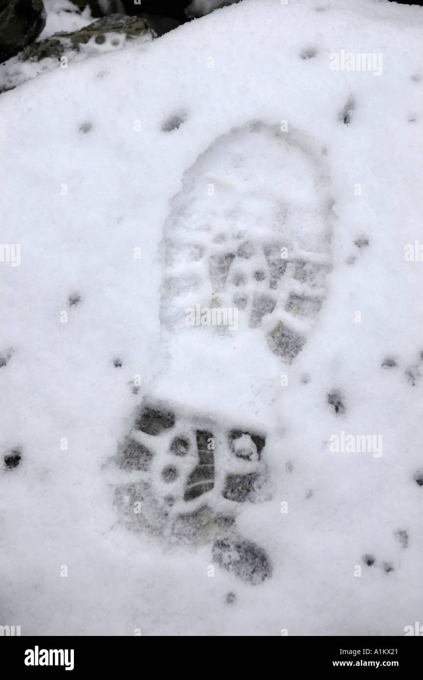 Boot print in snow hi-res stock photography and images - Alamy