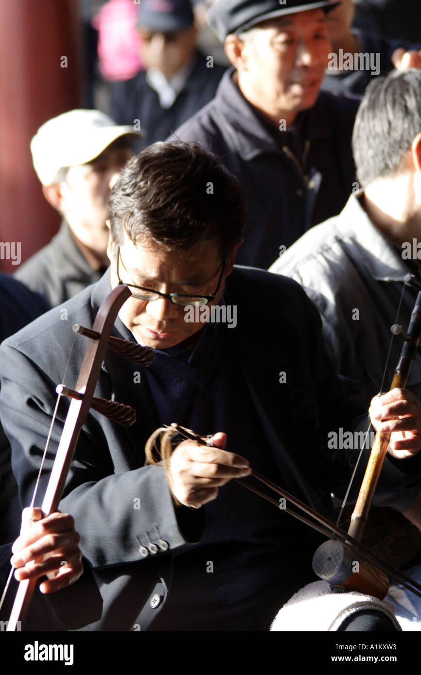 Asian band violin hi-res stock photography and images - Alamy