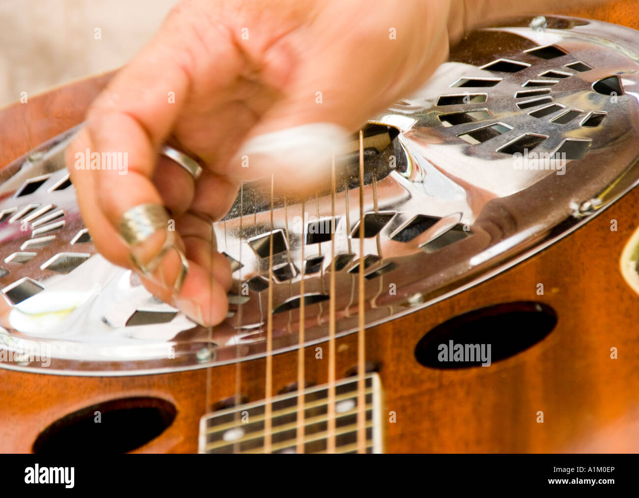Bluegrass fiddle music hi-res stock photography and images - Alamy