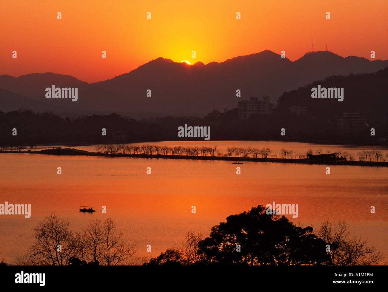 China Zhejiang Province Hangzhou sunset over West Lake Stock Photo - Alamy