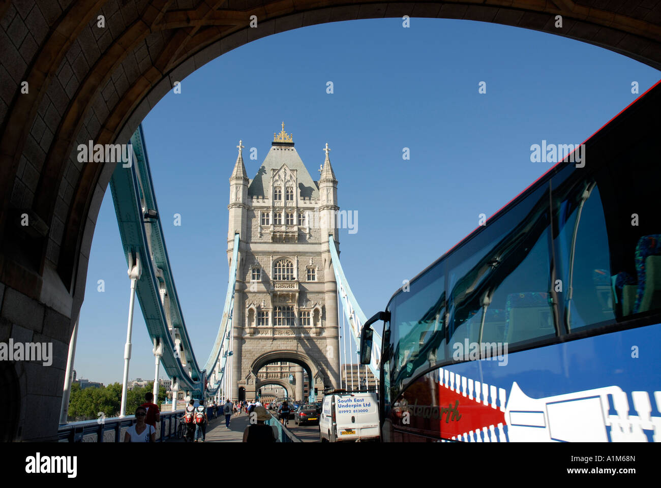 Openable bridge hi-res stock photography and images - Alamy