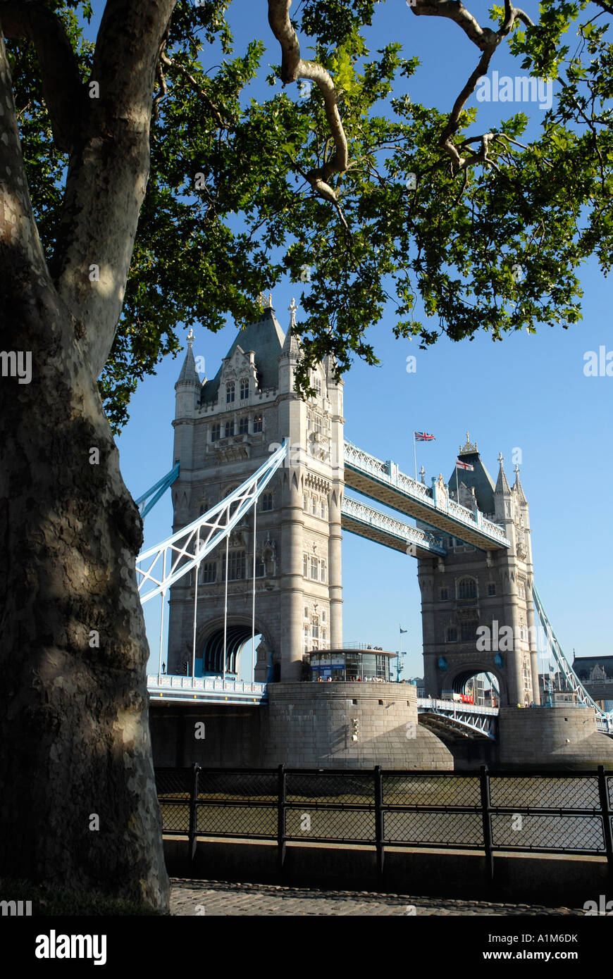 Openable bridge hi-res stock photography and images - Alamy