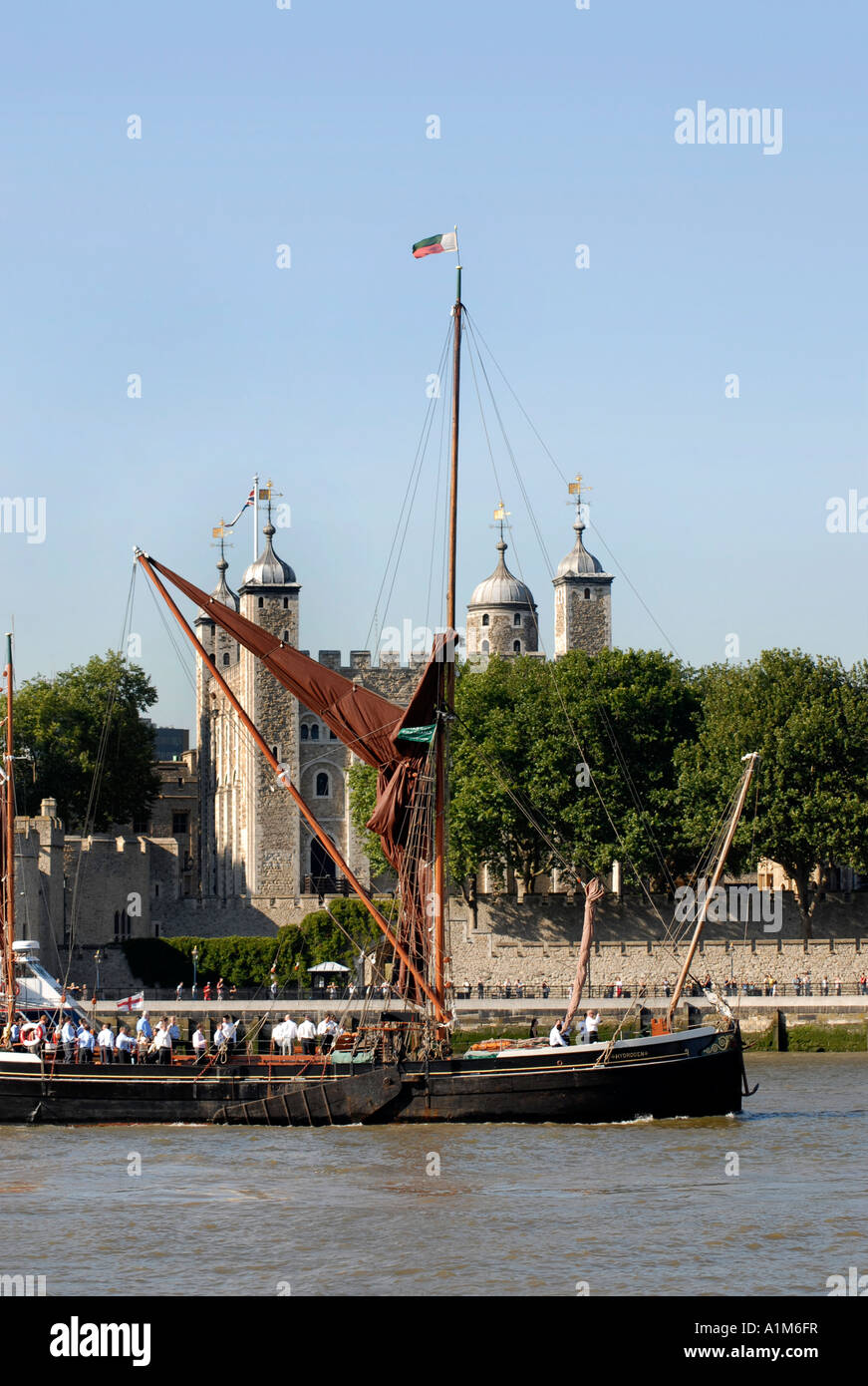 Thames sailing barge ‘Hydrogen’ on the River Thames London Stock Photo ...