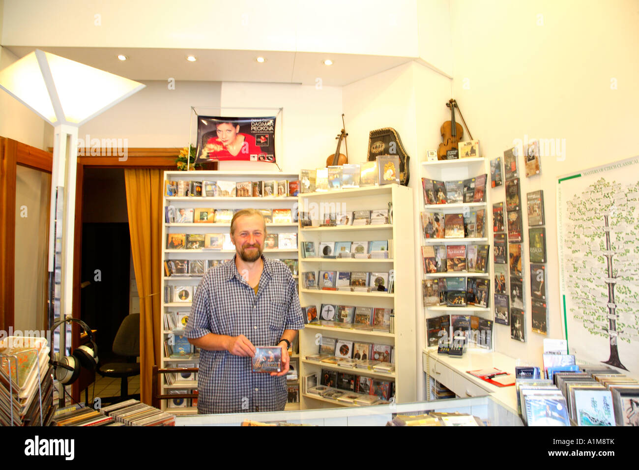 Cd shop hi-res stock photography and images - Alamy