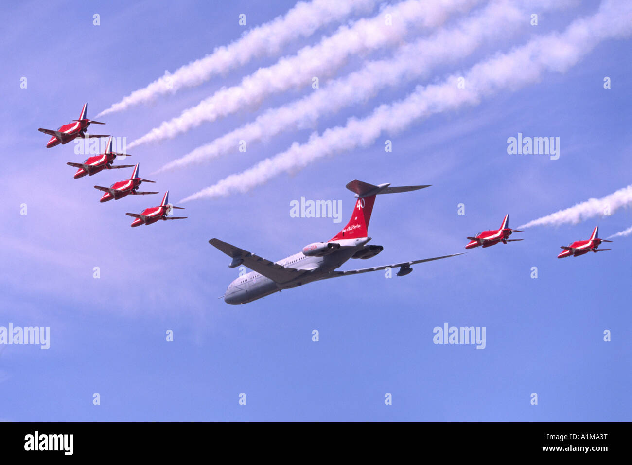 Raf vickers vc10 tanker aircraft hi-res stock photography and images ...