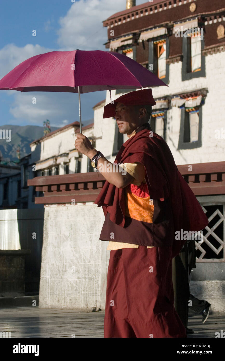 Monk in front of the Jhokang temple, Lhasa, Tibet Stock Photo - Alamy