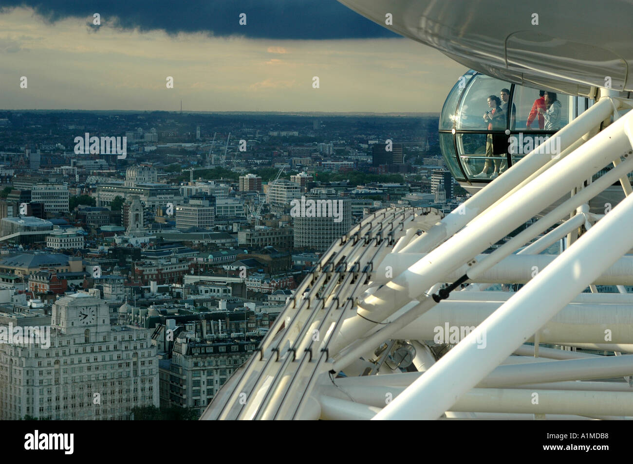 London streets landscape hi-res stock photography and images - Alamy